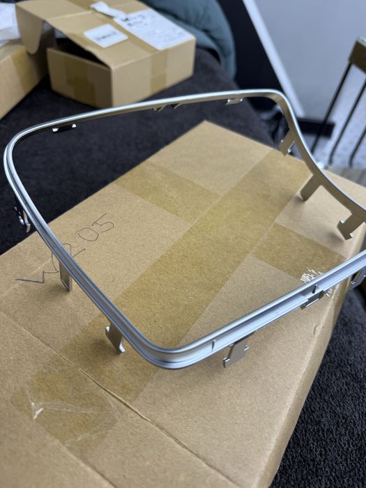 Рамка ( обрач ) за пепелник / държач за чаши за Мерцеде С класа w205 гр ...