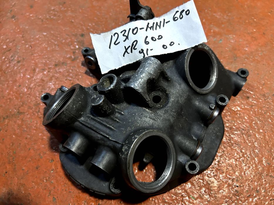 Capac tacheți chiulasa Honda XR 600 91-00 Piese din motor Bucuresti ...