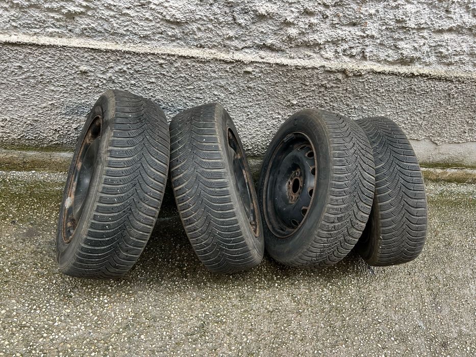 Jante Dacia Logan 15 cu anvelope iarna 185/65/15 Brasov • OLX.ro