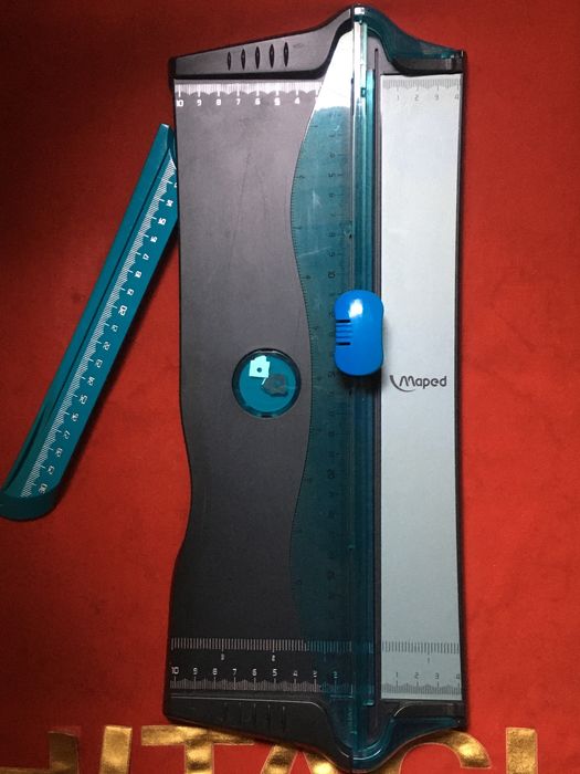 Ghilotina Maped pentru tăiat hârtie A4 Ploiesti • OLX.ro