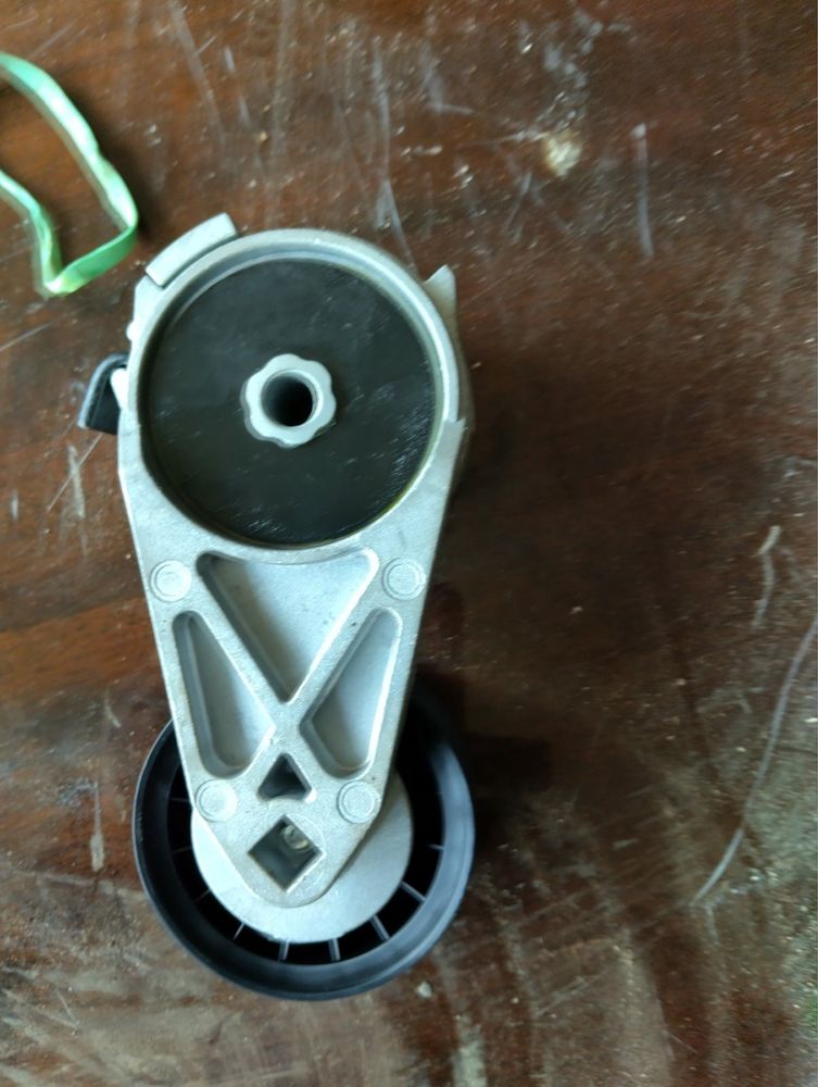 Обтяжна ролка пистов ремък за Ford Ranger Mazda B4 1998 2003 Bpa0381
