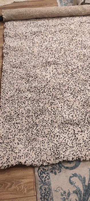 Covor Vindum(IKEA) 200/270 cm cu fir lung, foarte puțin folosit. Reghin ...