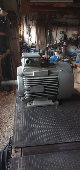 Motor trifazic 15 kw Vatava • OLX.ro