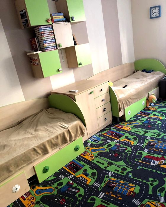 Set mobila copii( doua paruri si dulap) Lazaret • OLX.ro