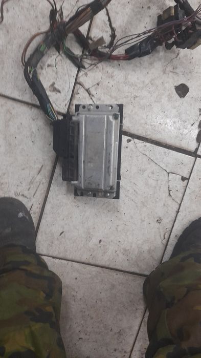 Впускной коллектор,форсунки в сборе,компьютер, коса,панель ваз 14,2115 ...