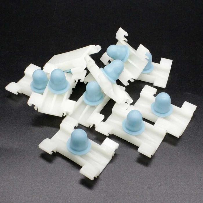 Щипки за закрепване на външните лайсни на вратите Bmw E38 E39 к к Слънчев ден • Olx Bg