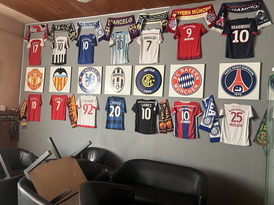 De vanzare pentru Bar! canapea , tablouri , televizor , mese scaune ...