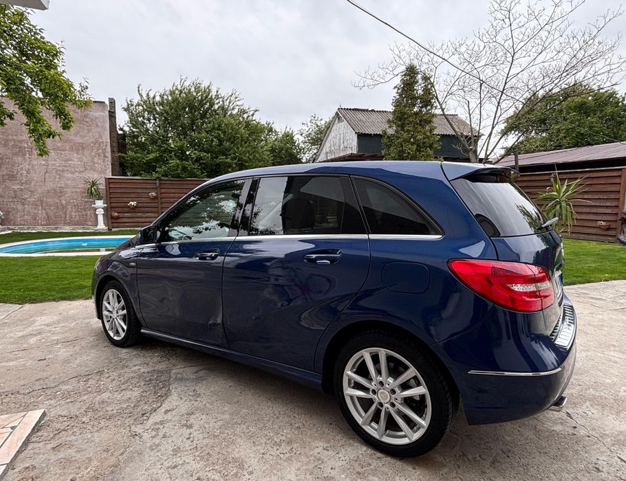 Mercedes B200, 1.8Cdi, Km reali 244.000, ușor avariat (portiere stanga ...