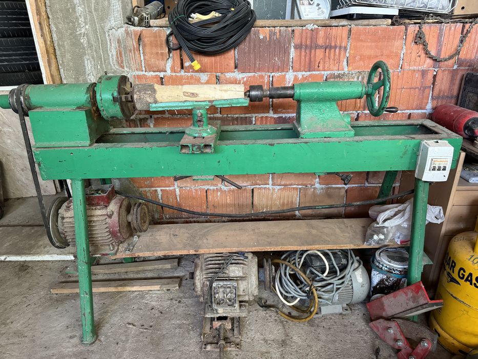 Vand strung de lemn in stare foarte buna Moroda • OLX.ro