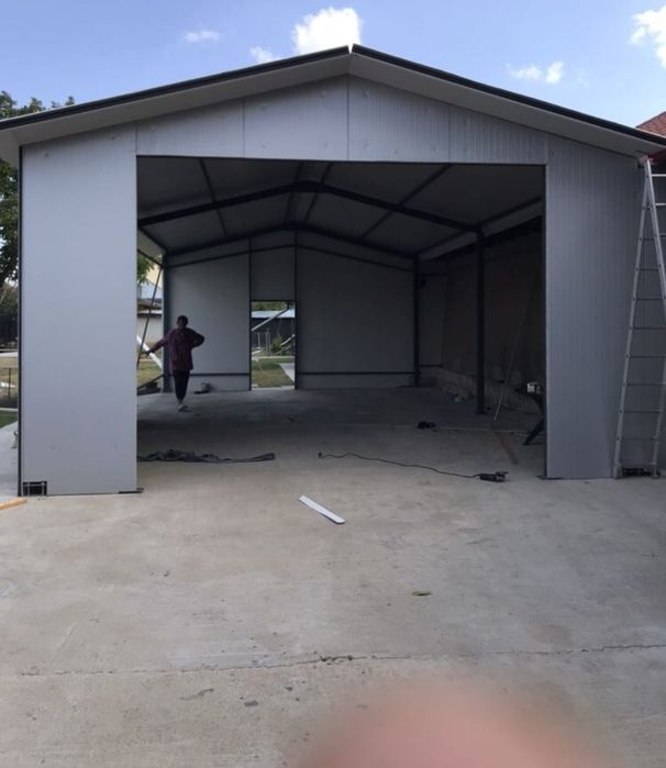 Garaj auto pe structură metalică panouri sandwich Suceava • OLX.ro