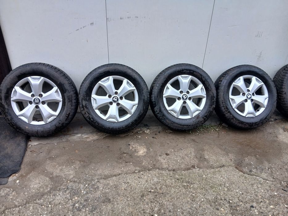 Jante aliaj Dacia Duster an 2022 cu cauciucuri de iarnă R16 dot 2024 ...