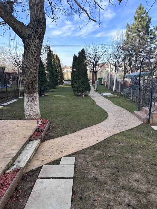 Casă de închiriat cu curte generoasă Stefanestii de Sus • OLX.ro