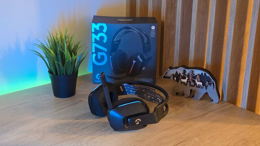Casti gaming wireless Logitech G733, ultrausoare, Lightsync RGB, Negru ...