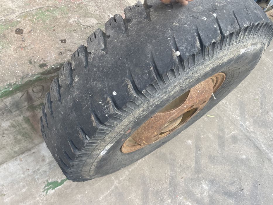 Roata 1100 r20 11.00 1200 r20 12.00 r20 cu 8 gauri pt remorca Lipova ...