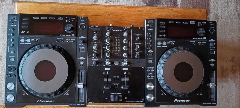 Vand Pionneer CDJ 850 MK2 si Mixer Pioneer 250 MK2 Bistrita • OLX.ro
