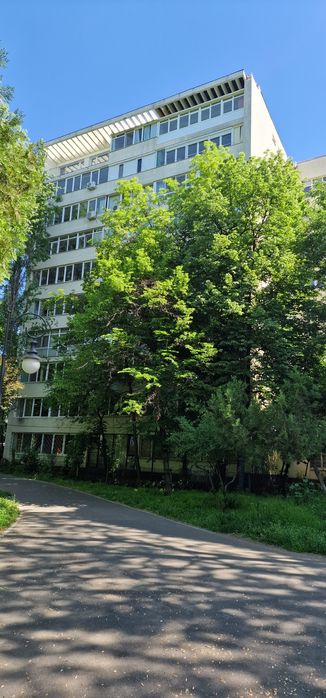 Propietar . Vând apartament Sala Palatului. Intrare Parc Cișmigiu ...