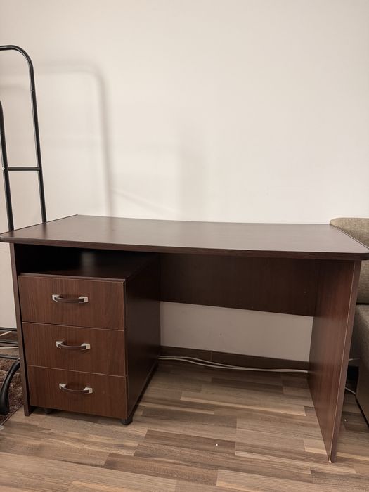 Birou + rollbox, in stare foarte buna Bucuresti Sectorul 1 • OLX.ro