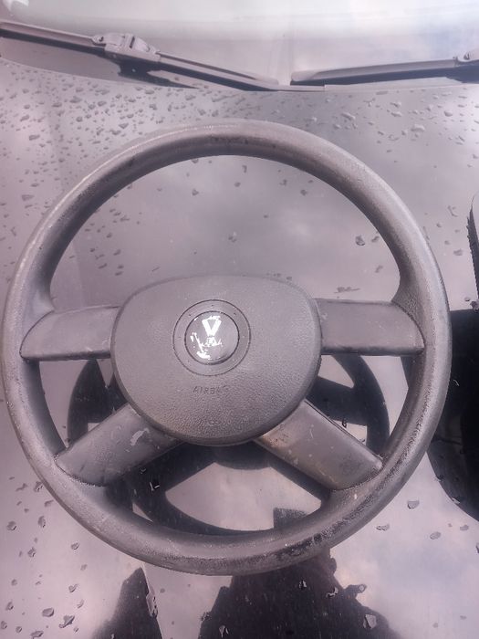 Volan golf 5 plus ce se vede în poza Resita • OLX.ro