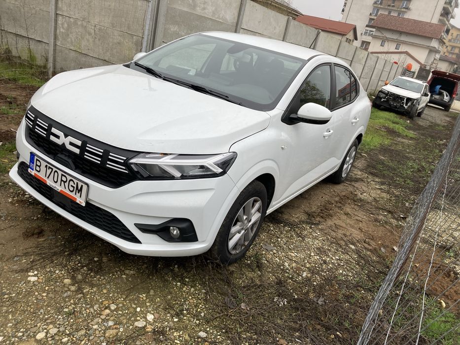 Dacia Logan avariat/lovit 2023 Rosu • OLX.ro