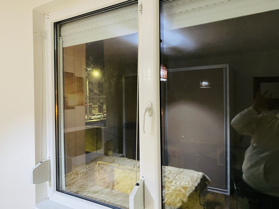 Vand geam Termopan Rehau Cu Rulou Galati • OLX.ro