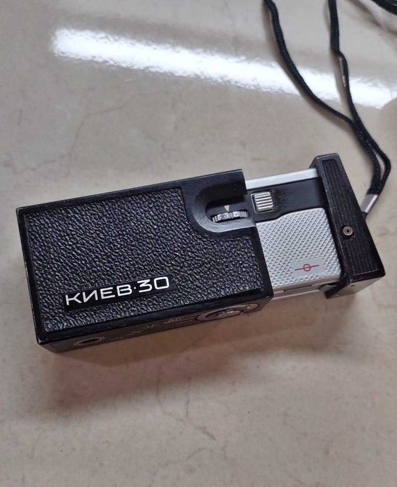 Aparat foto Vintage KGB ,KIEV 30 SOVIET , SPY SUBMINIATURE cu obiectiv ...