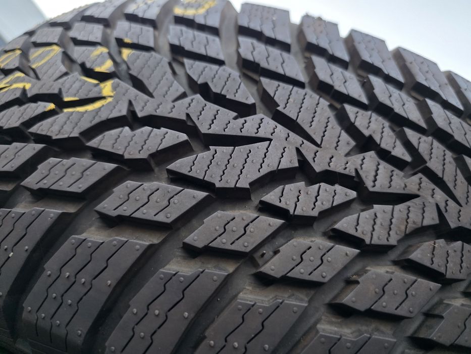 2бр Като нови зимни гуми 205 70 15 - Nokian - DOT 2023 гр. Бургас Меден ...