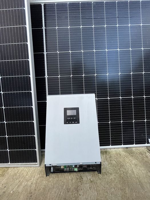 Vând sistem fotovoltaic off grid invertor 5 KVA plus 4 panouri 550 W ...