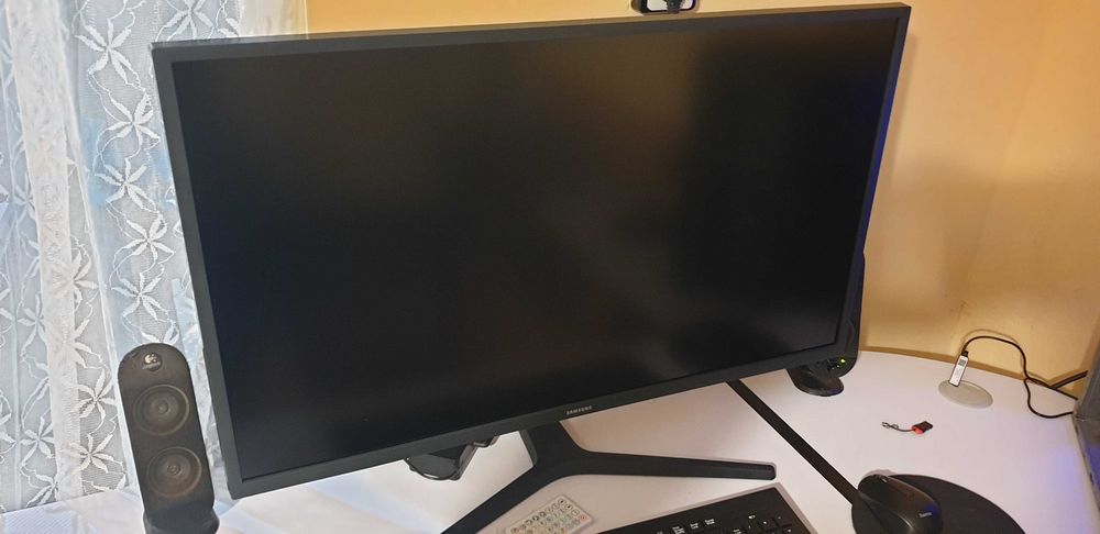 Монитор Samsung 4k u32j59x гр. Горна Оряховица • OLX.bg