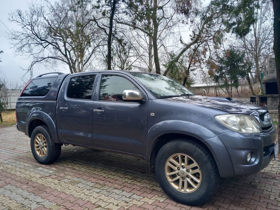 Toyota Hilux 4WD Targoviste • OLX.ro