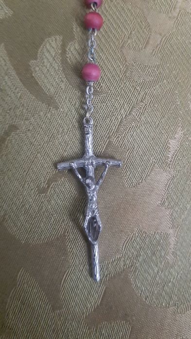 30 Lei. .Rozariu din lemn trandafir.si alte modele. Italia . Iasi • OLX.ro