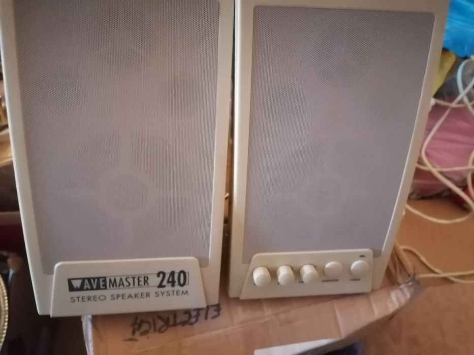 Sistem 2 boxe * 4 difuzoate Wave Master 240 Galati • OLX.ro