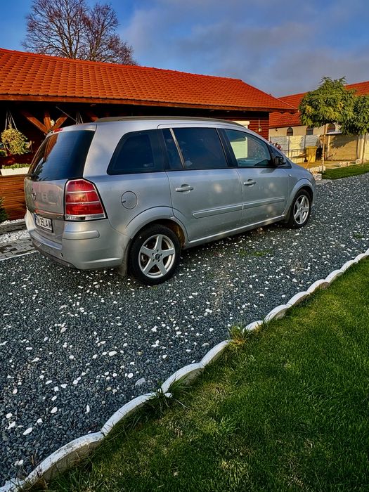 Opel Zafira 1.9 CDTI- An 2006| 7 locuri/Diesel Racovita • OLX.ro