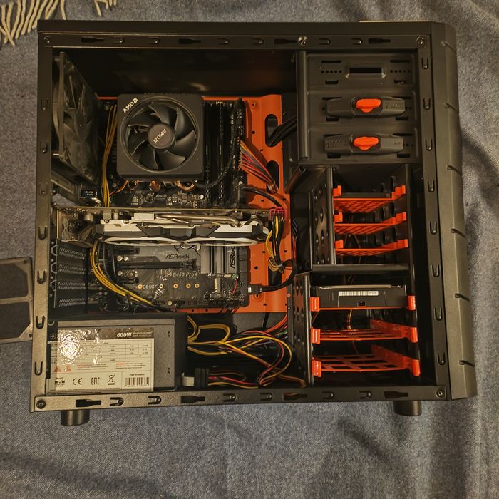 Unitate + monitor + altele Zarnesti • OLX.ro