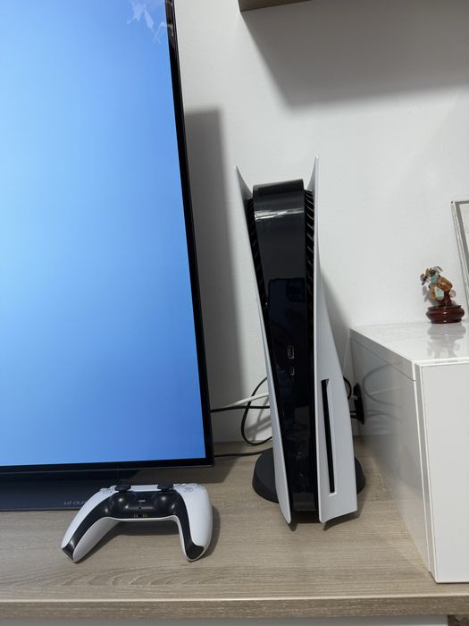 Vand PS5 cu disc + Controller + 2 jocuri pe disc Timisoara • OLX.ro