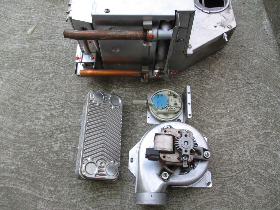 Dezmembrez Centrala termica Immergas Model Eolo Mini 24 KW Onesti • OLX.ro