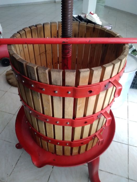 Presa Struguri 150 litri Calarasi • OLX.ro