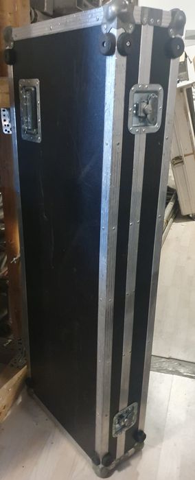 KORG Kronos 73, 3GB RAM O.S. 3.1.0., inclusiv flightcase si husa ...