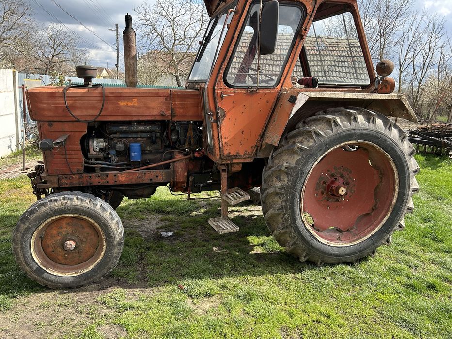 Tractor Universal 650 Salonta • OLX.ro