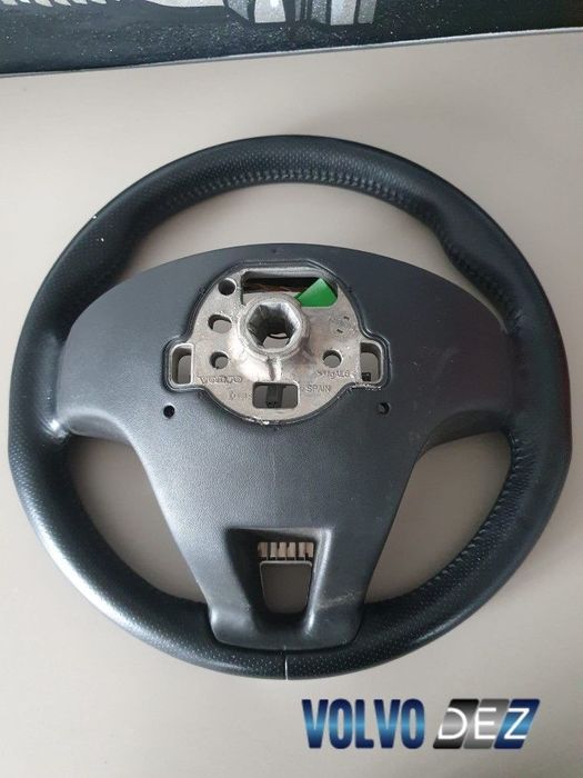 Volan R Design cu incalzire, piele perforata VOLVO Baia • OLX.ro