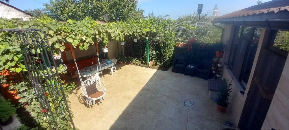 Apartament-casa duplex, curte 45 mp, gaze, mobilat-utilat, Far-Gara ...