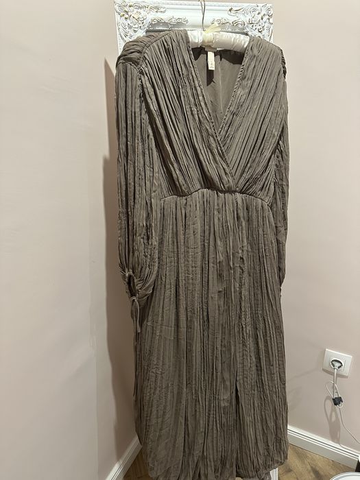 Плисирана рокля HM за едри дами гр. Бургас Банево • OLX.bg