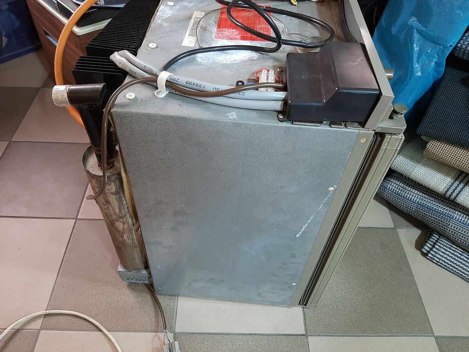 Frigider rulota-barca -camper 12v-gaz-220v Caracal • OLX.ro