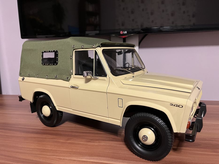 Macheta Aro 240 - scara 1:8 Bucuresti Sectorul 3 • OLX.ro