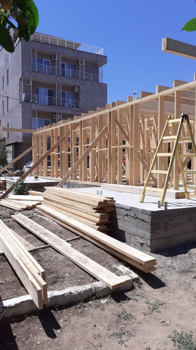 Casa cub pe structura de lemn timber frame Toplita • OLX.ro