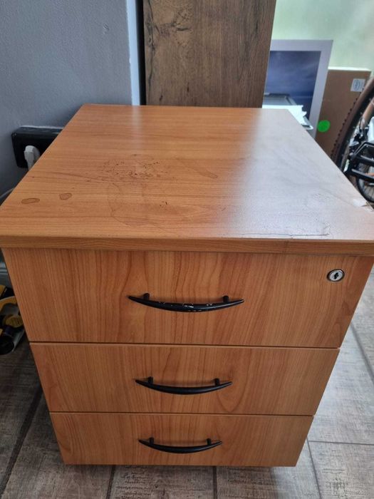 Casetiera birou PAL cires - 3 sertare Brasov • OLX.ro