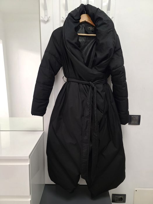 Geaca dama lunga neagră cu umplutura de pene si puf de rata Iasi • OLX.ro