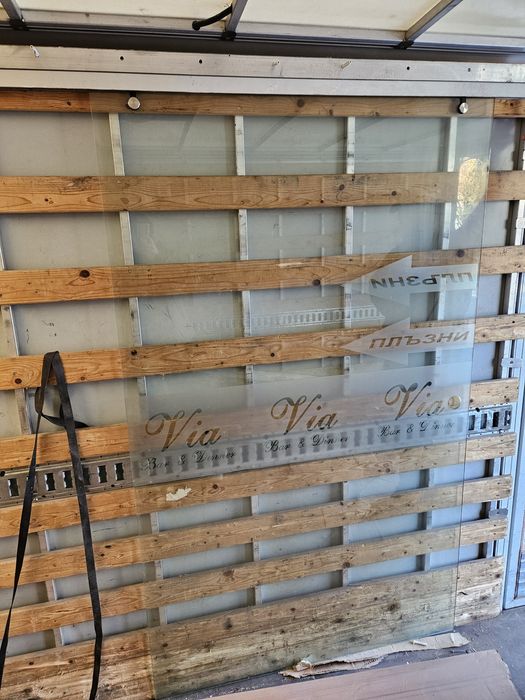 Голяма стъклена врата на релса гр. Пловдив Каменица 1 • OLX.bg