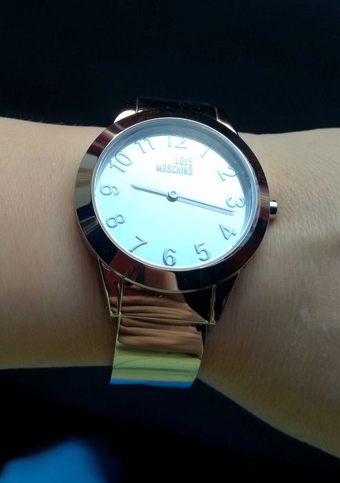 Ръчен часовник гривна Moschino, Manoush, A-Cold-Wall, Jacquemus гр ...