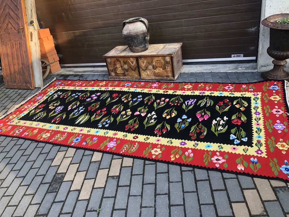 Ladă pictată de colecție Fitod • OLX.ro