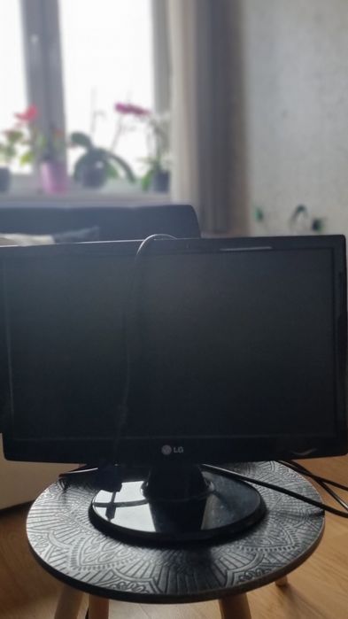 Монитор LG Flatron W1943SB гр. Плевен Идеален център • OLX.bg
